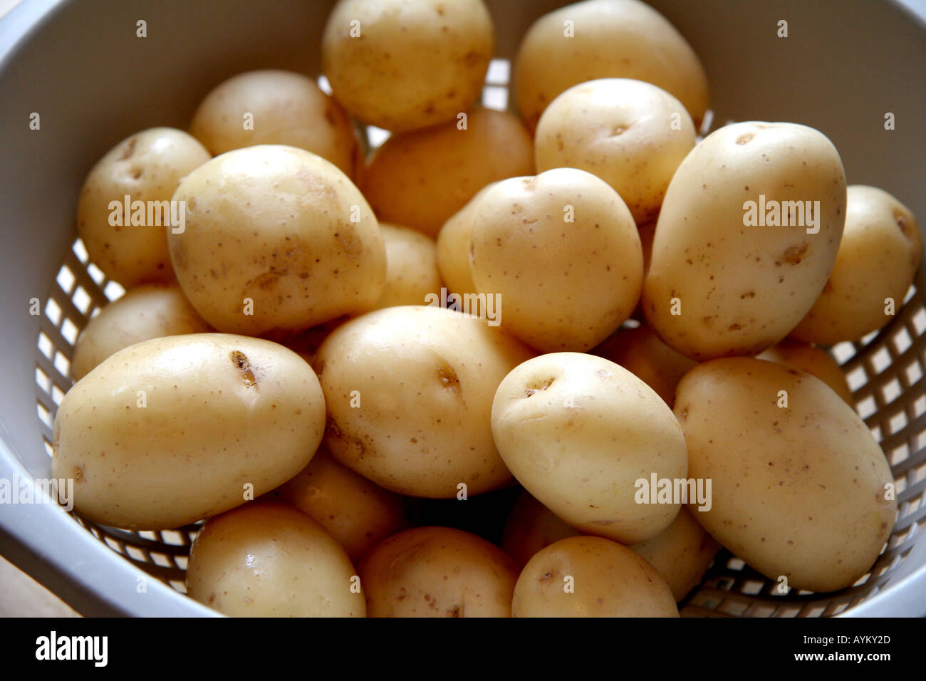Collander sieve hi-res stock photography and images - Alamy