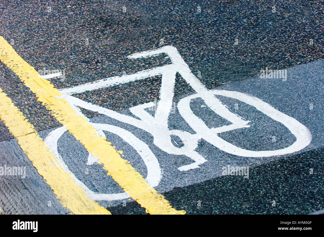 London Bike Lane Sign Stock Photo - Alamy