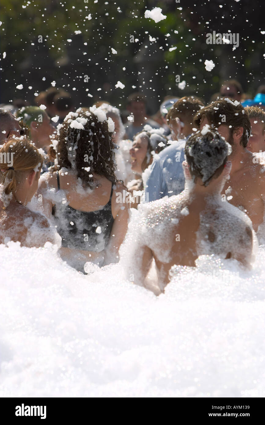 Foam party hi-res stock photography and images - Alamy
