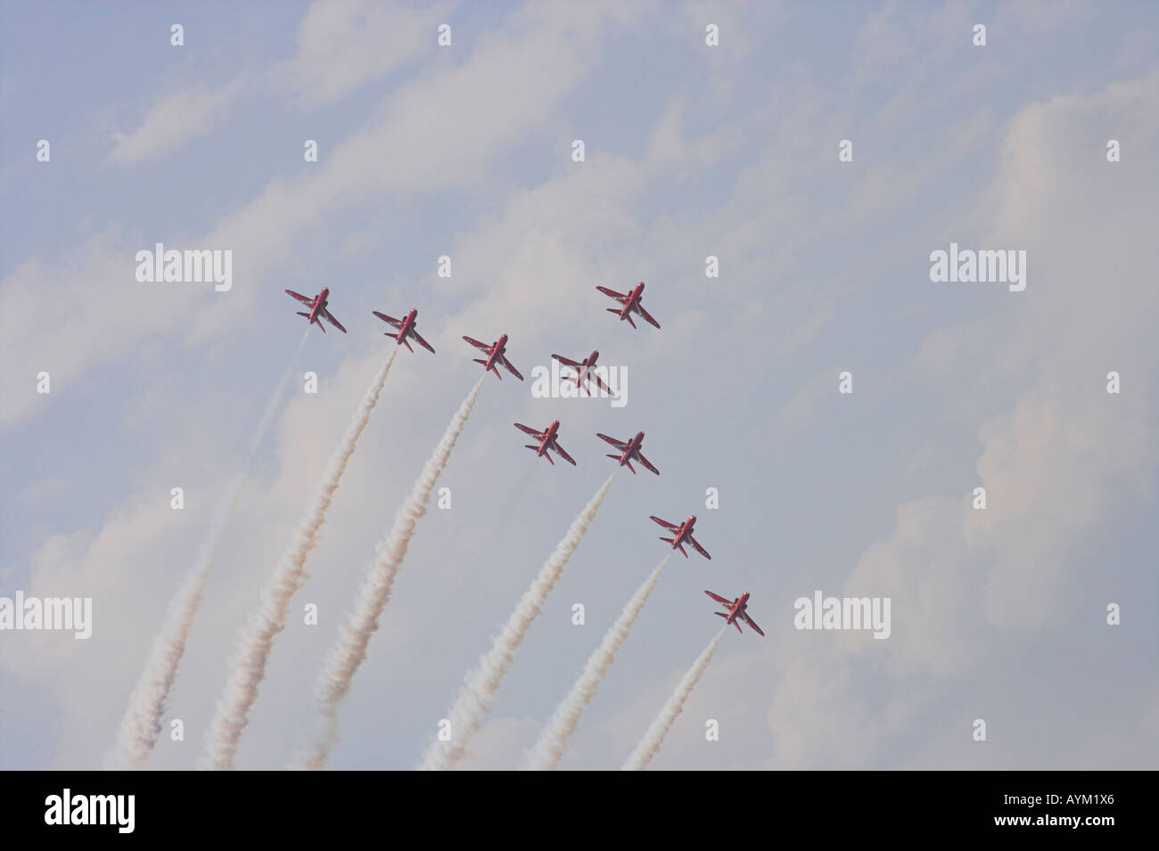 "Red Arrows" in formation at Farnborough 2006 Stock Photo - Alamy