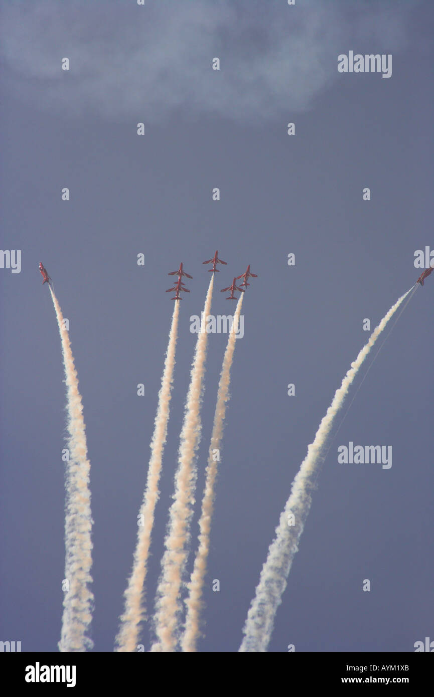 Red Arrows splitting formation in vertical climb Stock Photo - Alamy