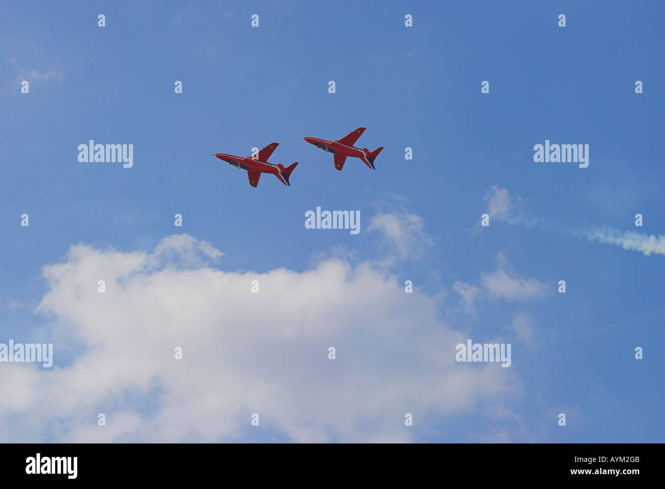 Red Arrows inverted in formation Dual syncro Stock Photo - Alamy