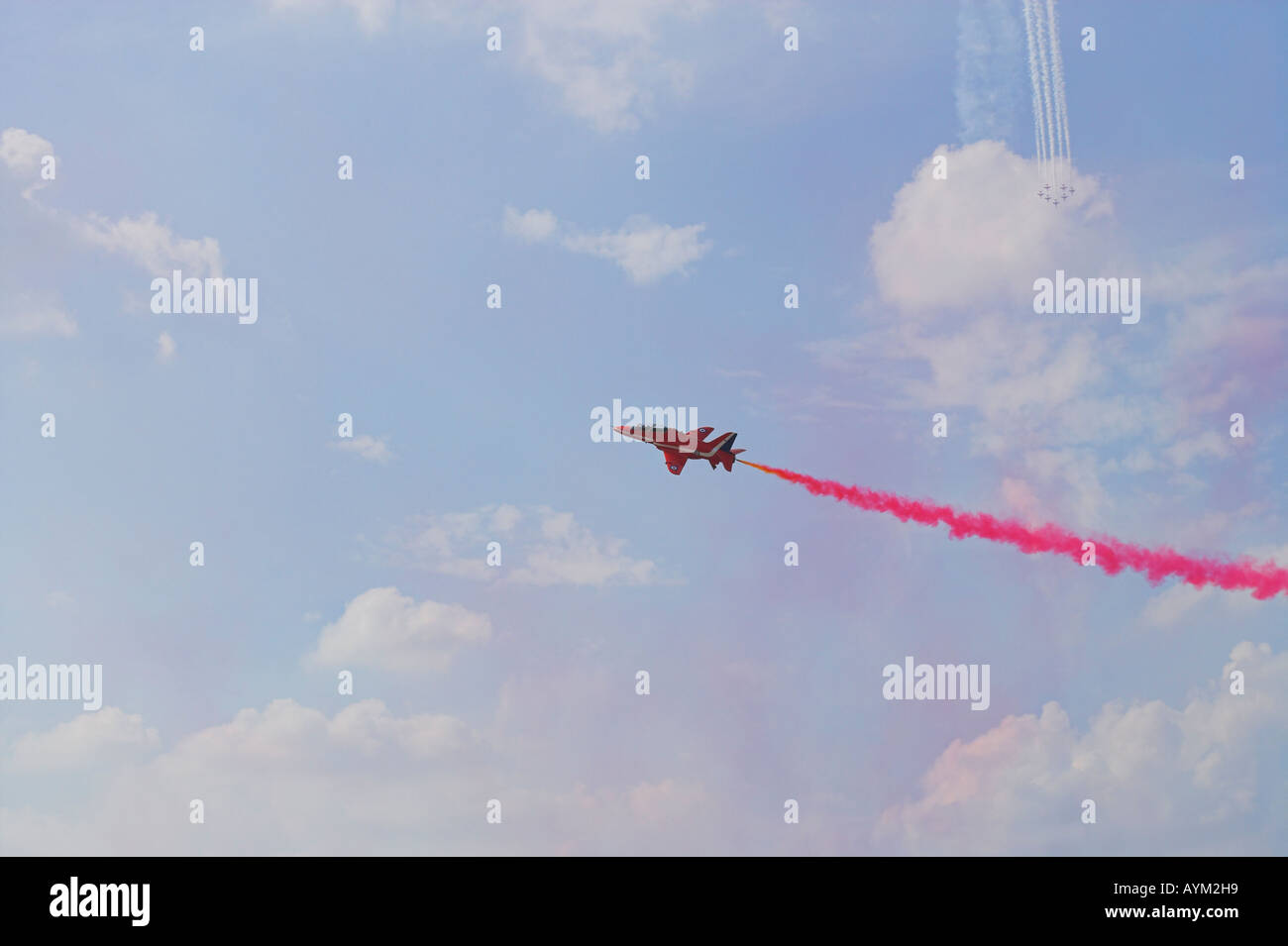 Red arrow solo hi-res stock photography and images - Alamy