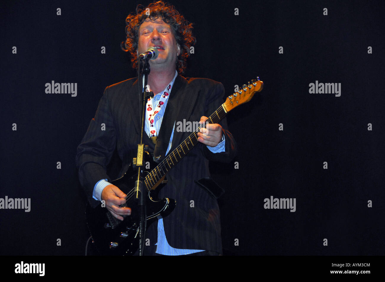 Squeeze lead singer hi-res stock photography and images - Alamy