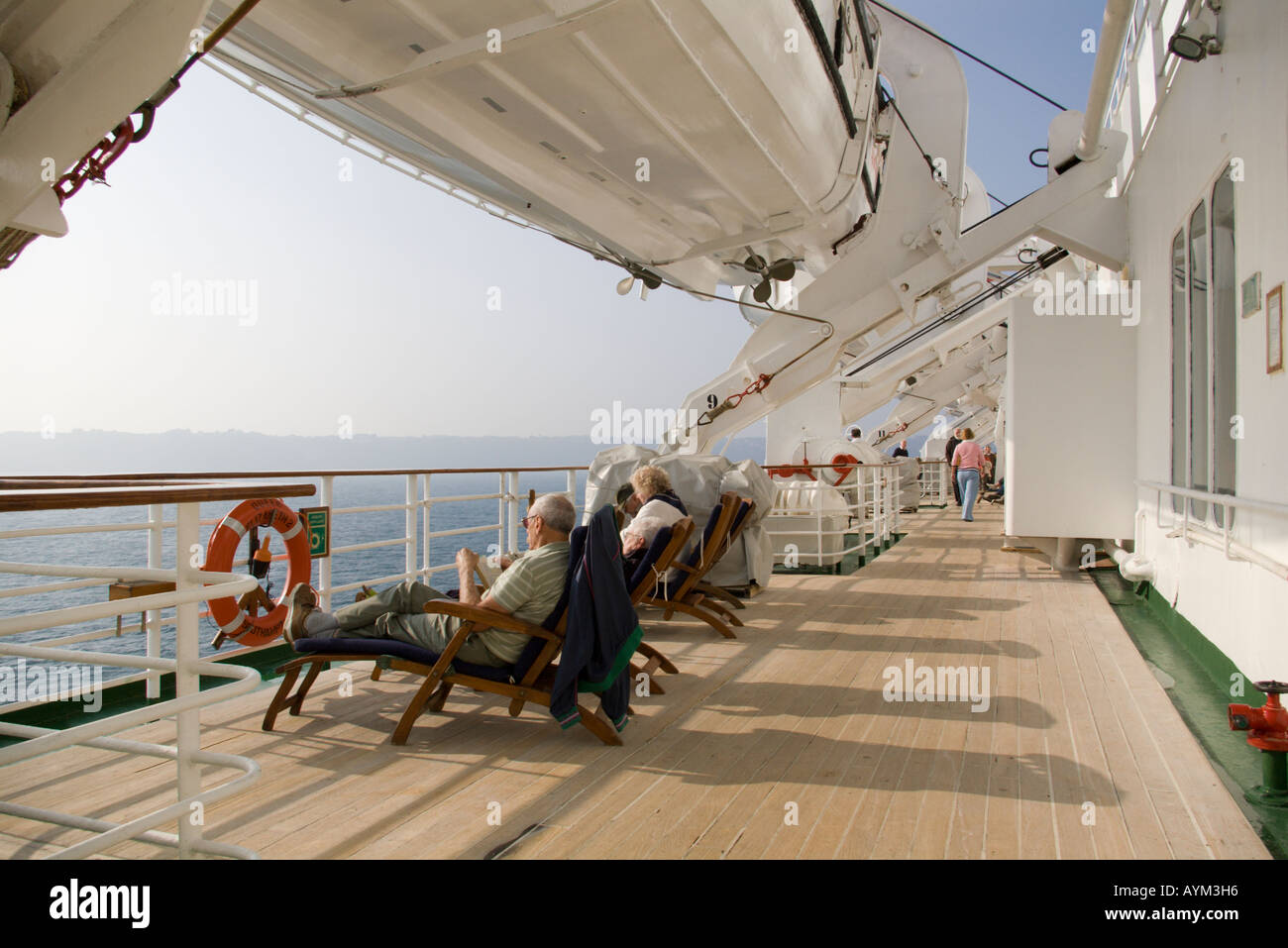 The qe2 hi-res stock photography and images - Alamy