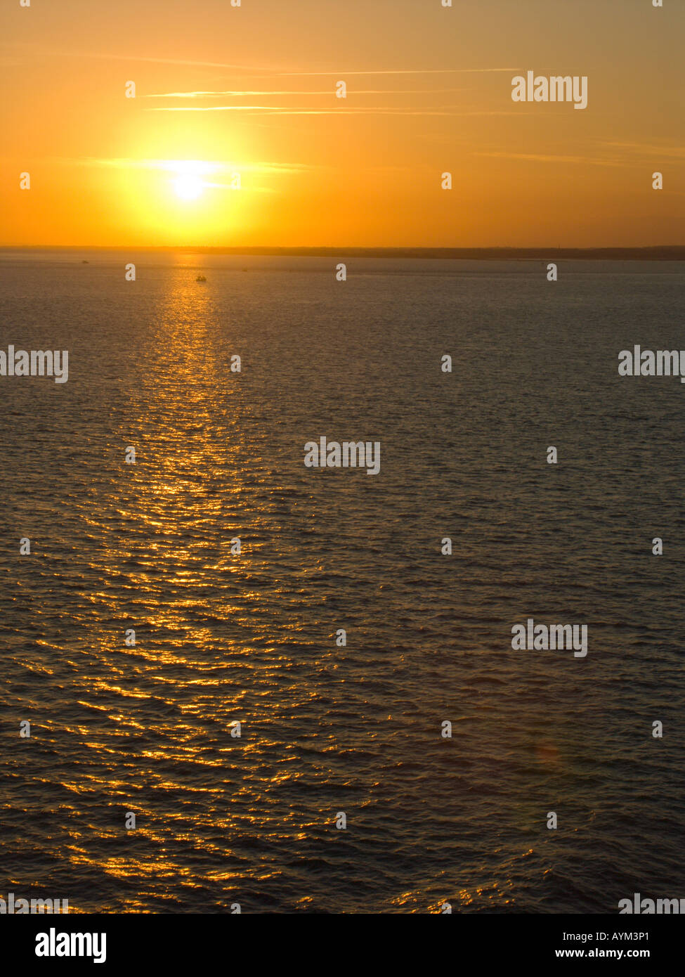 Southampton leaving port hi-res stock photography and images - Alamy