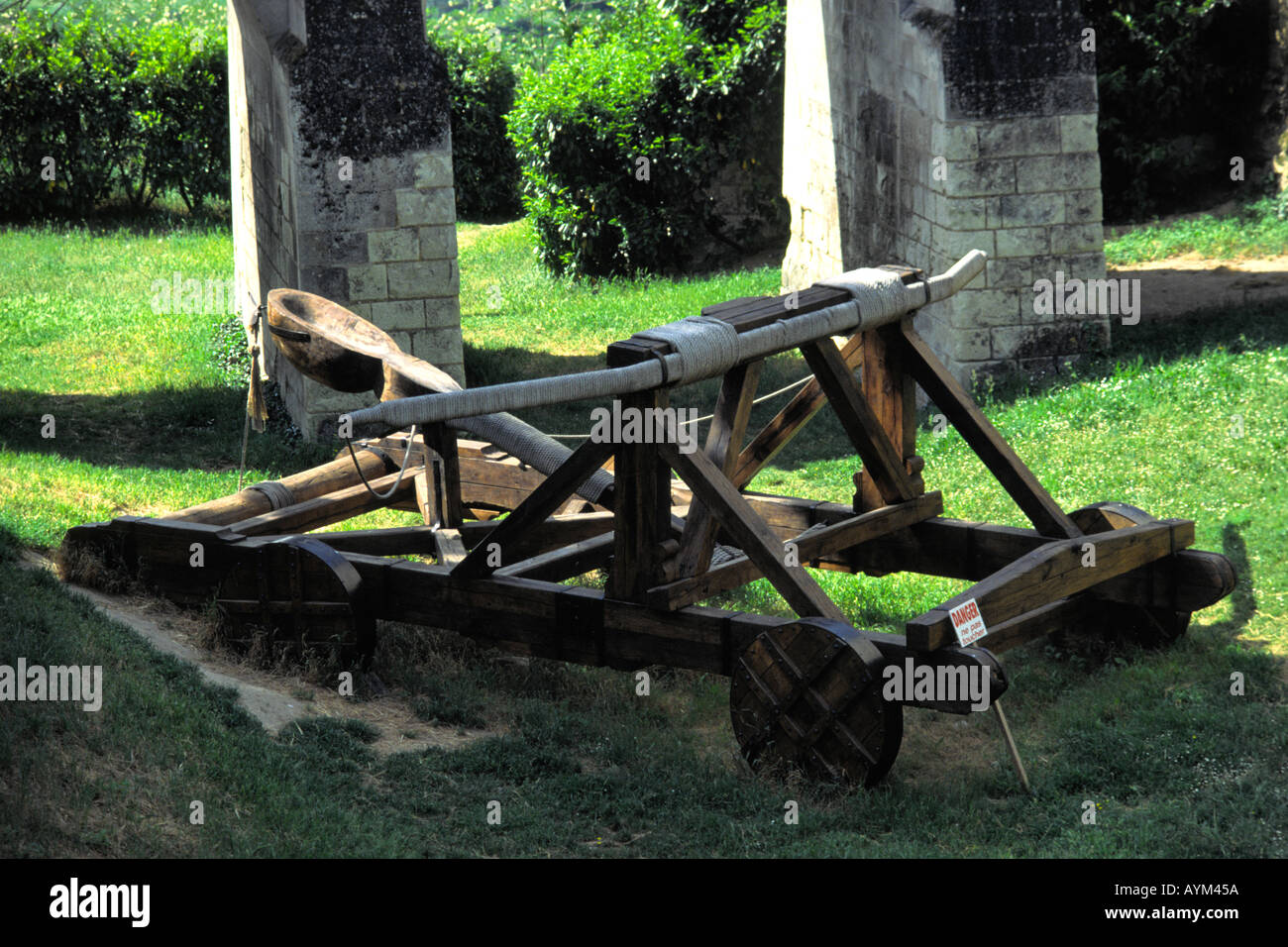 Siege catapult hi-res stock photography and images - Alamy