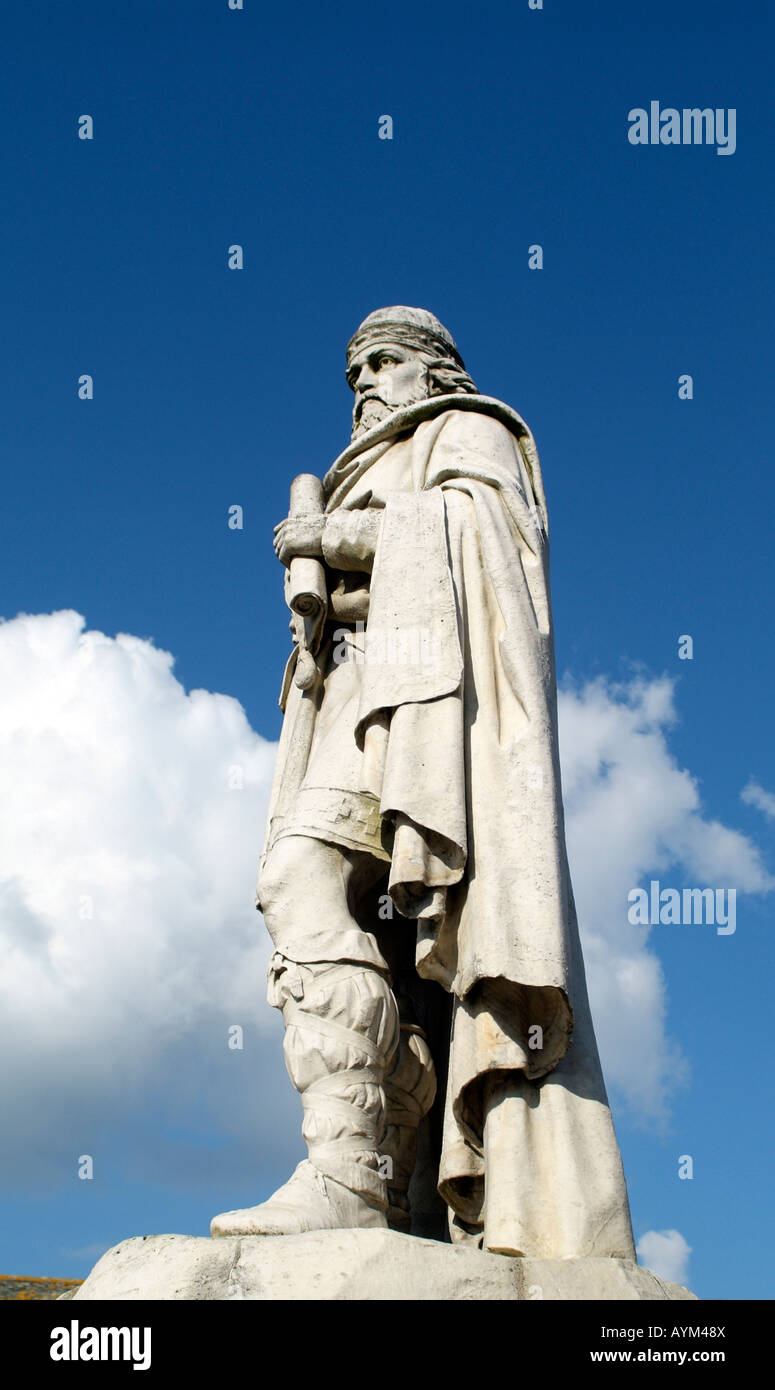 King Alfred stands on Market Place in Wantage Oxfordshire England King ...