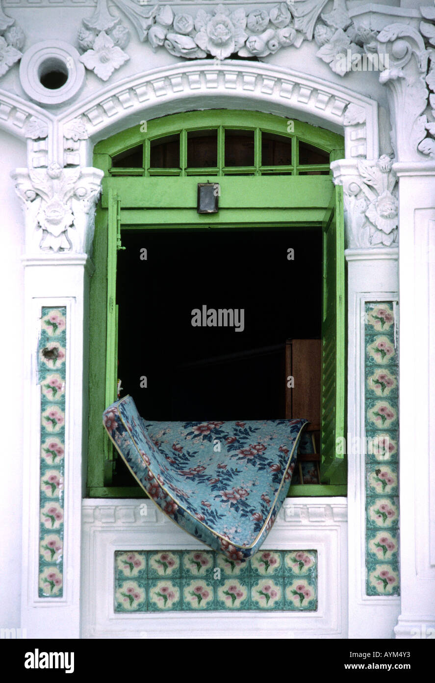 Old british house decorative window hi-res stock photography and images ...