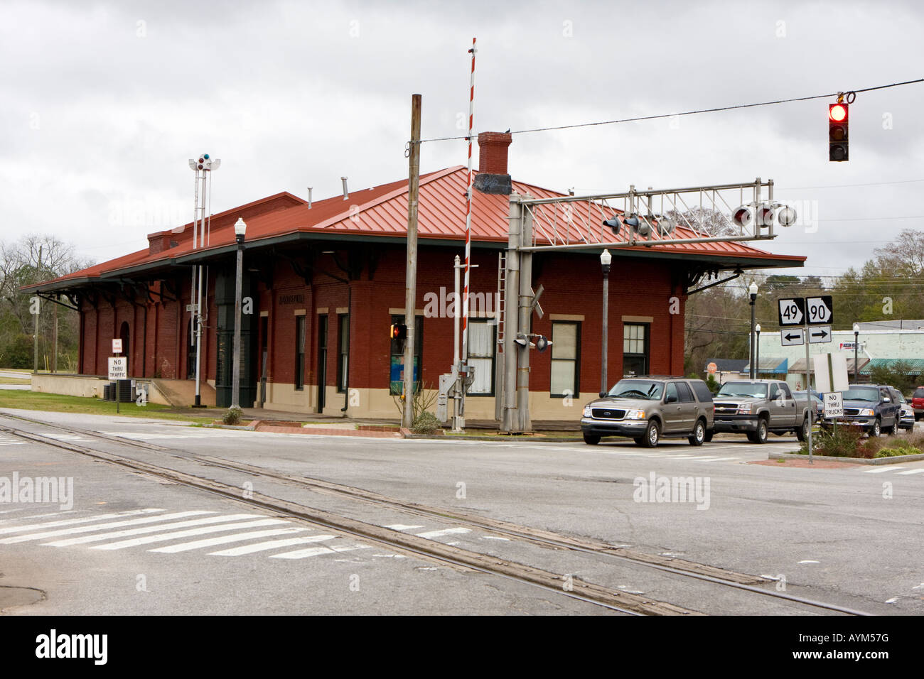 Old red brick railway station hi-res stock photography and images - Alamy