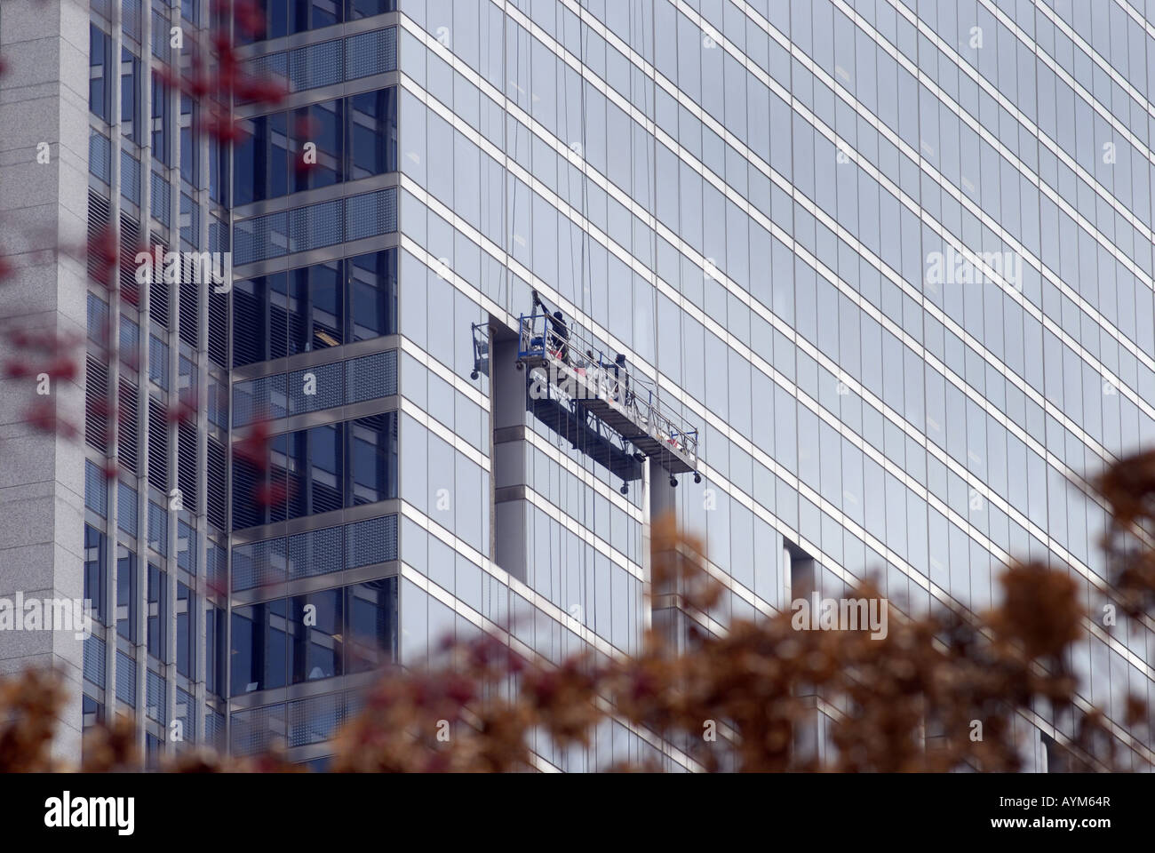A pair of window washers work on a skyscraper in Chicago Stock Photo ...