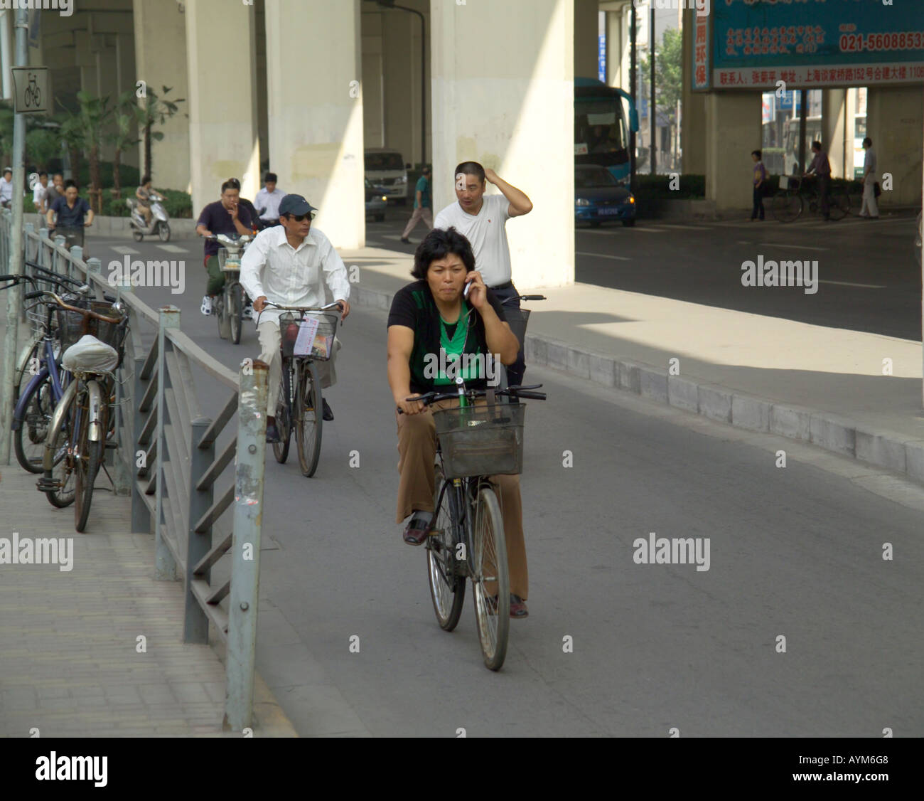 using mobile phone riding a bike Stock Photo - Alamy