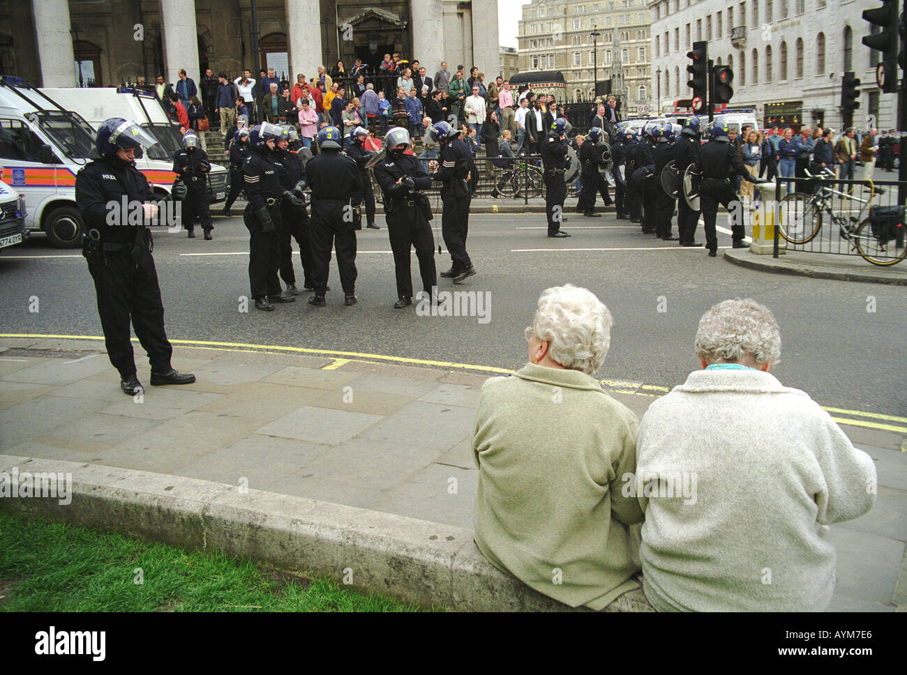 May day riot police london hi-res stock photography and images - Alamy