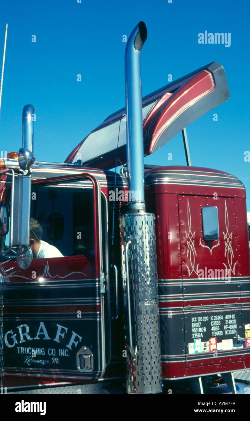 Front grill big rig truck hi-res stock photography and images - Alamy
