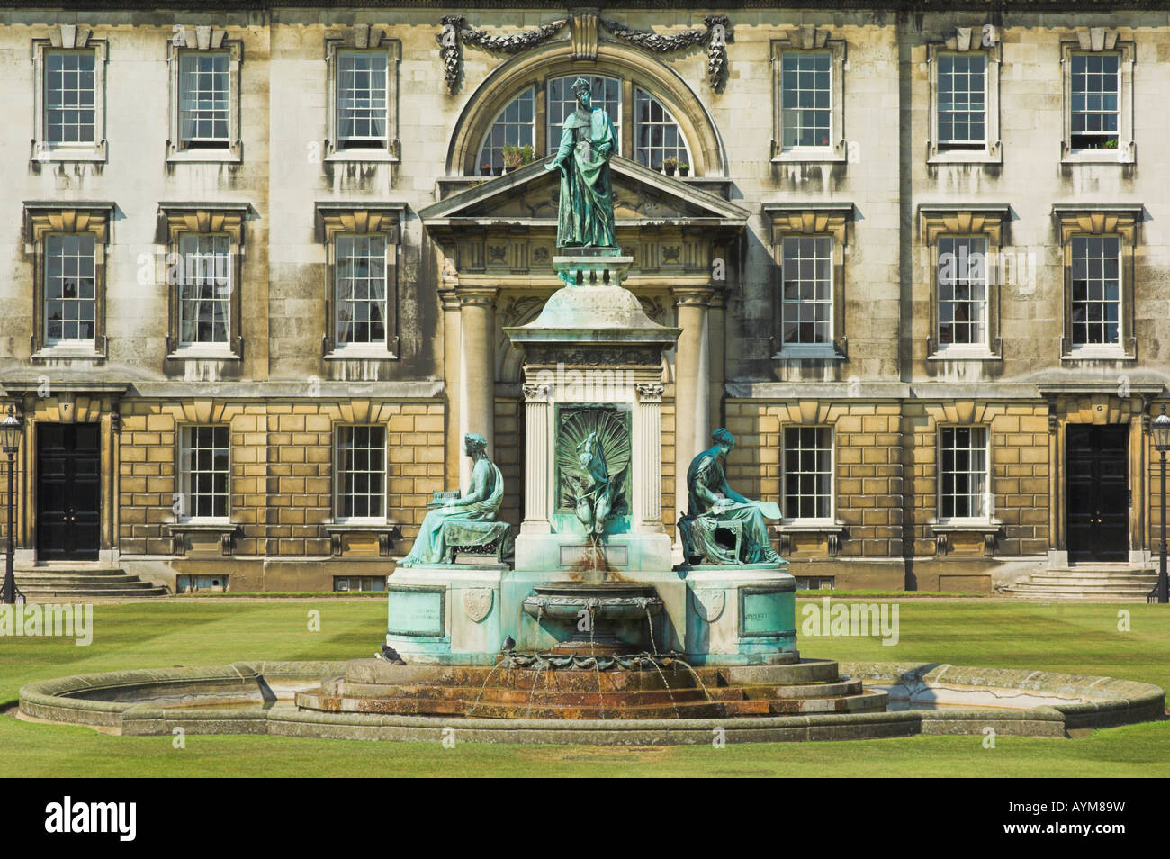 Gibbs building and statue of King Henry VI Kings college Cambridge ... Gibbs building and statue of King Henry VI Kings college Cambridge ...