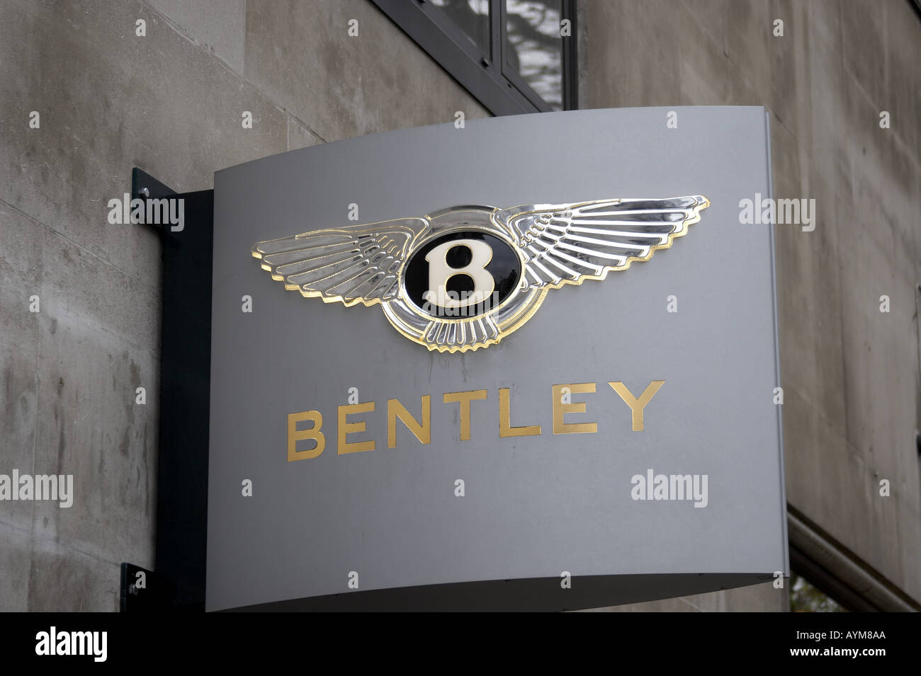 Bentley logo sign Mayfair London W1 Stock Photo - Alamy