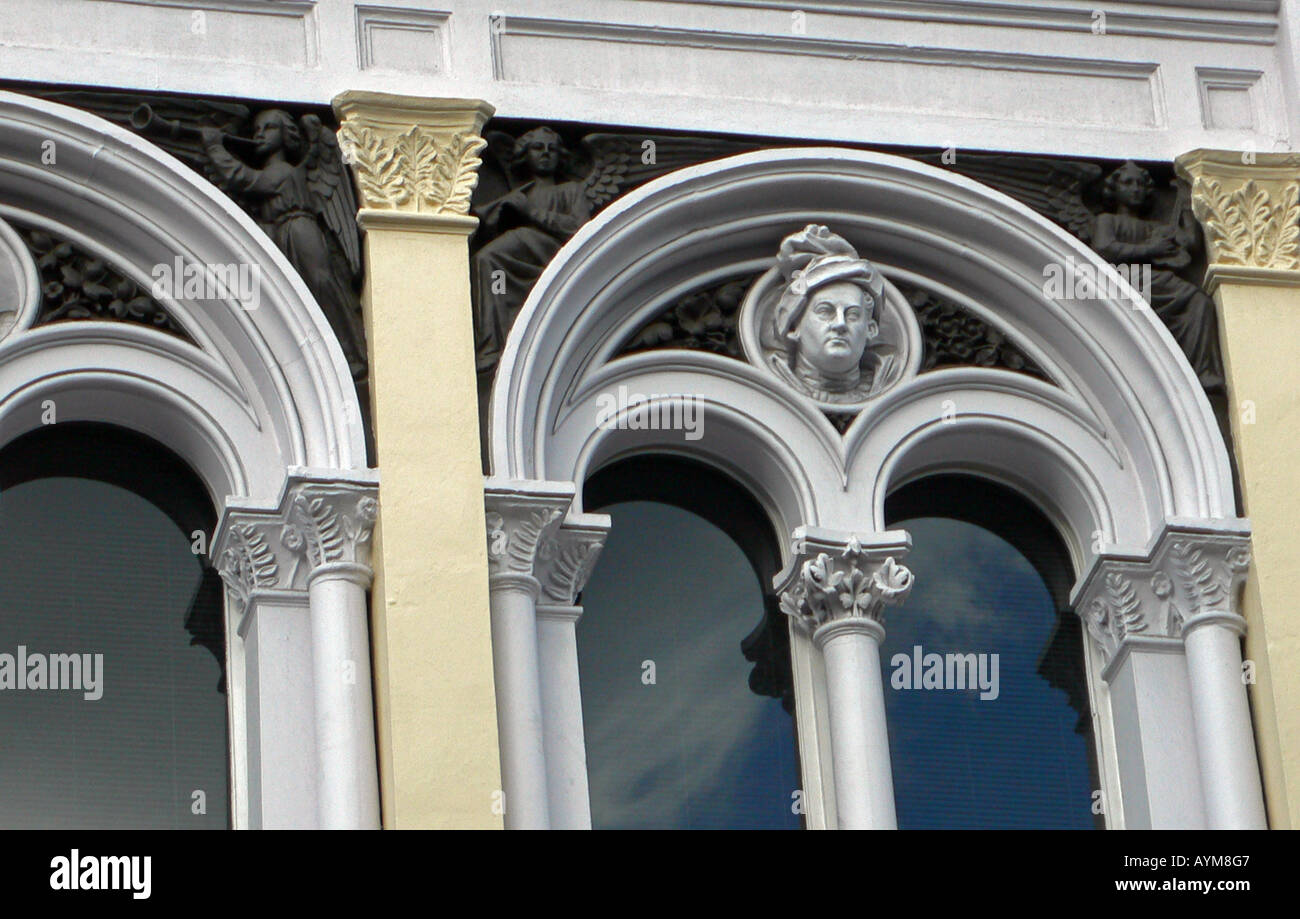 Gothic roundels hi-res stock photography and images - Alamy