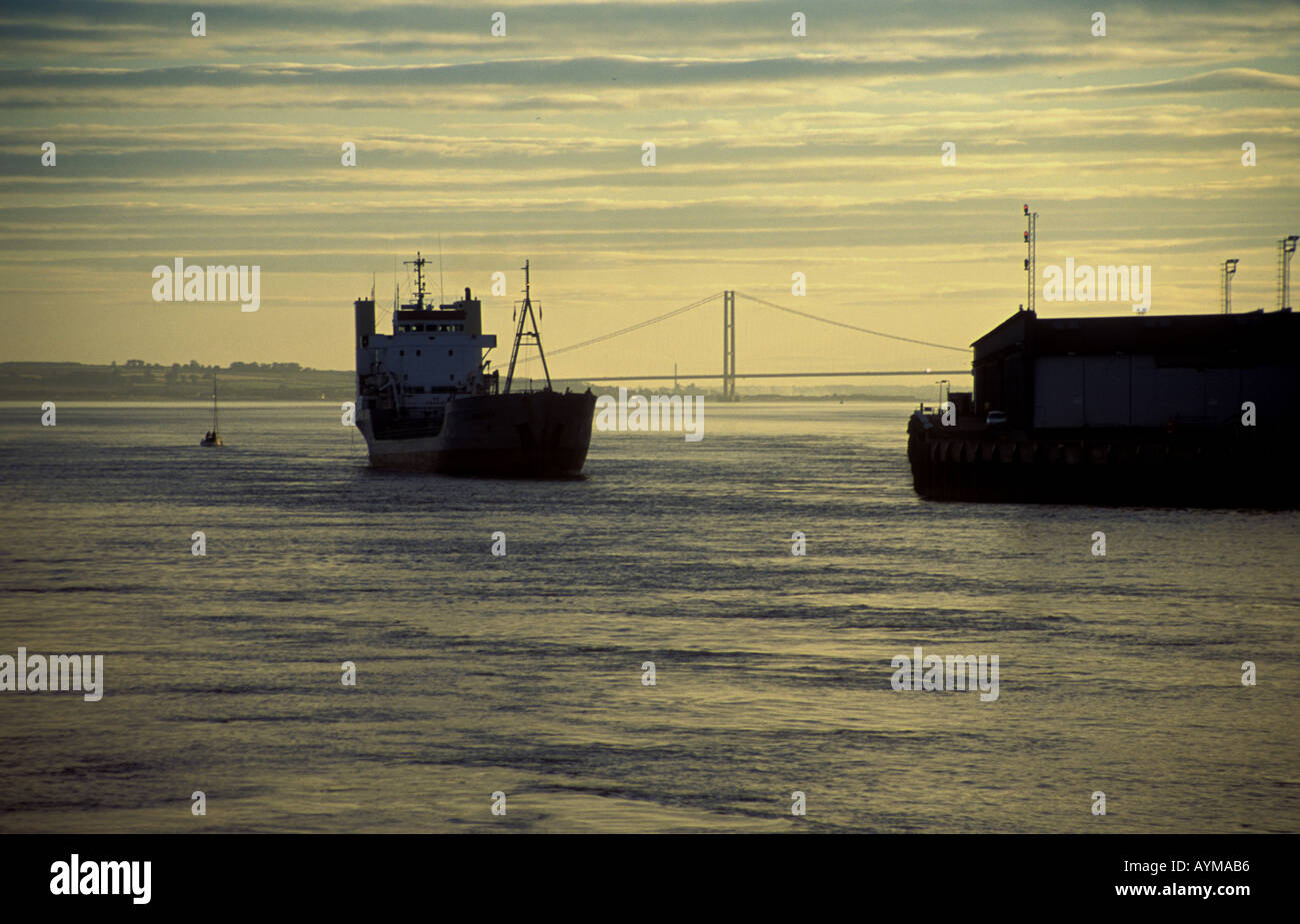 Ship appraoching Albert Dock Hull Stock Photo - Alamy
