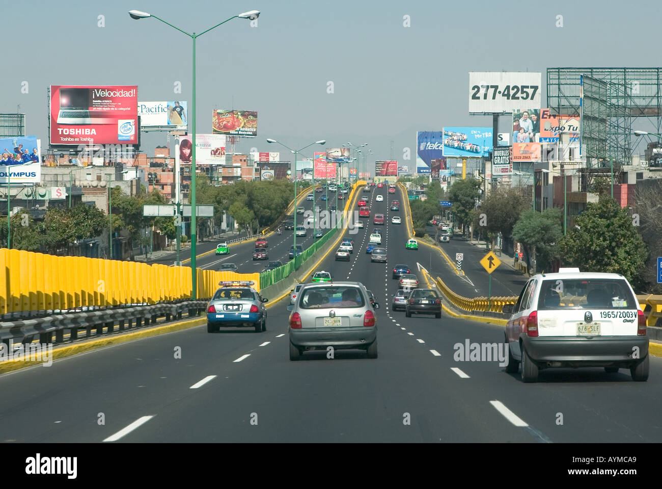 Motorway through the centre of Mexico City Stock Photo - Alamy