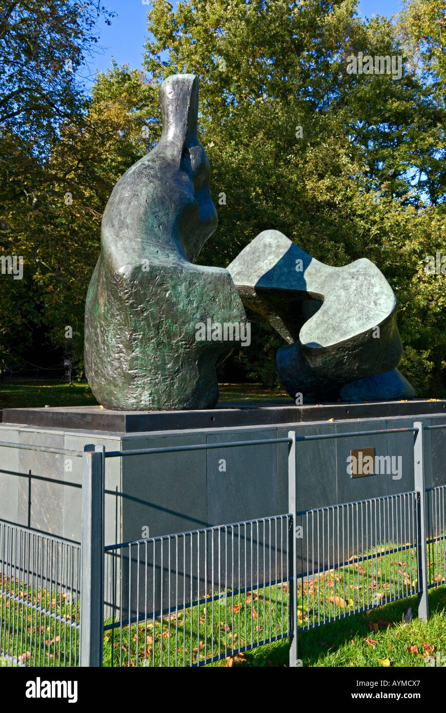 Two piece reclining figure hi-res stock photography and images - Alamy