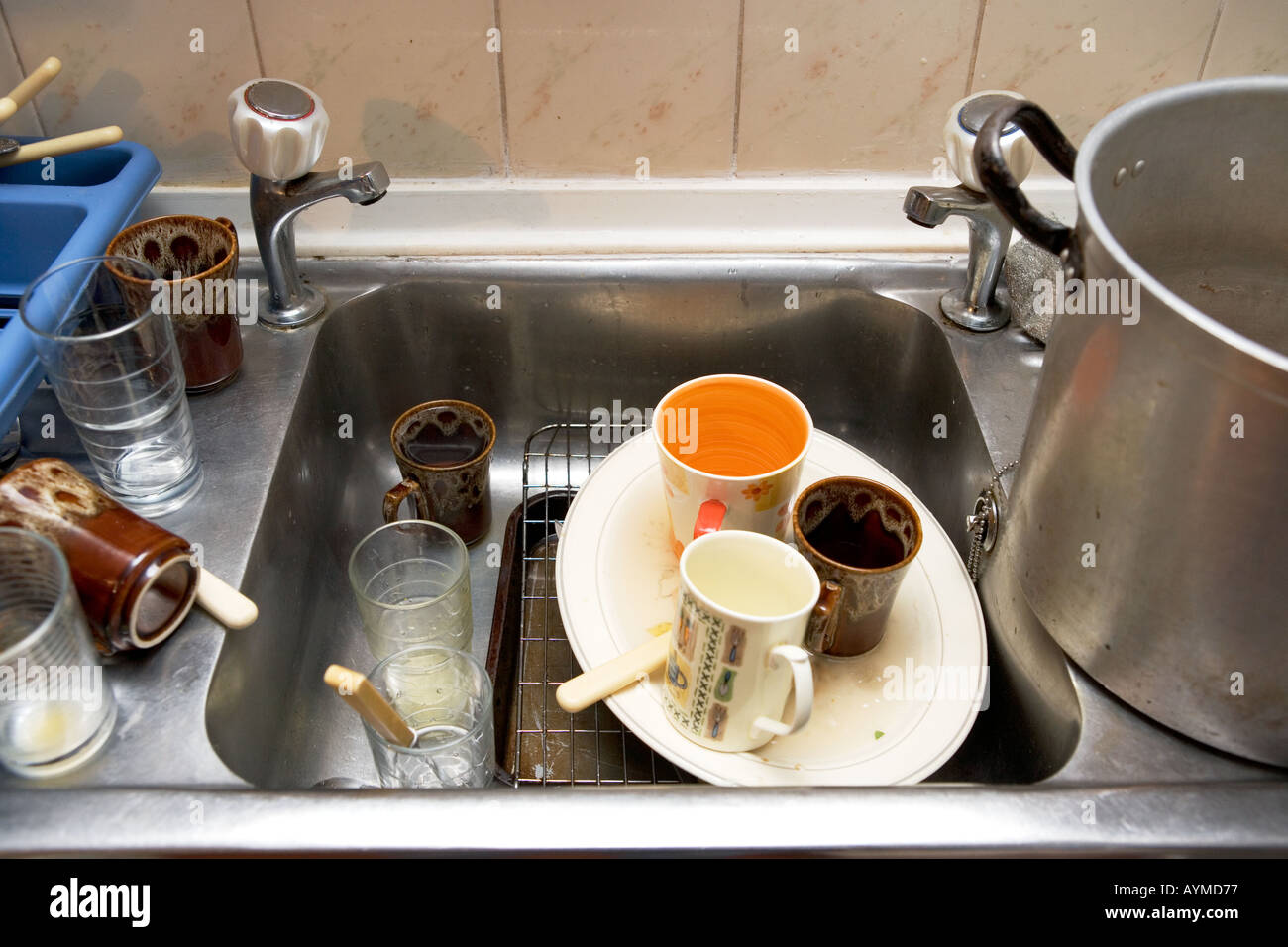 Dirty pots pans hi-res stock photography and images - Alamy