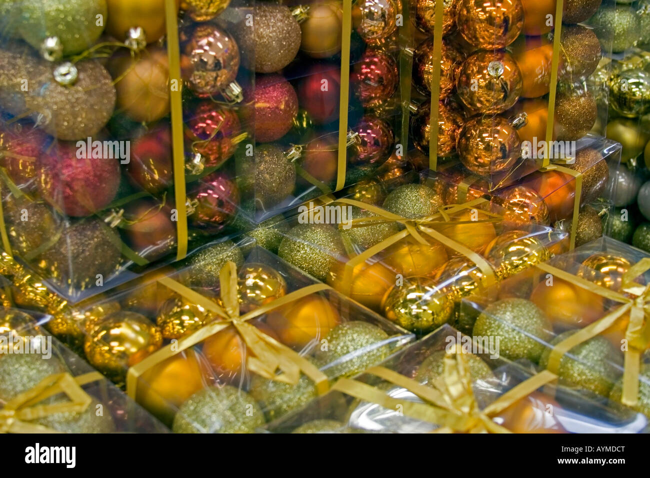 Cristmas decoration tree with red ornament hi-res stock photography and ...