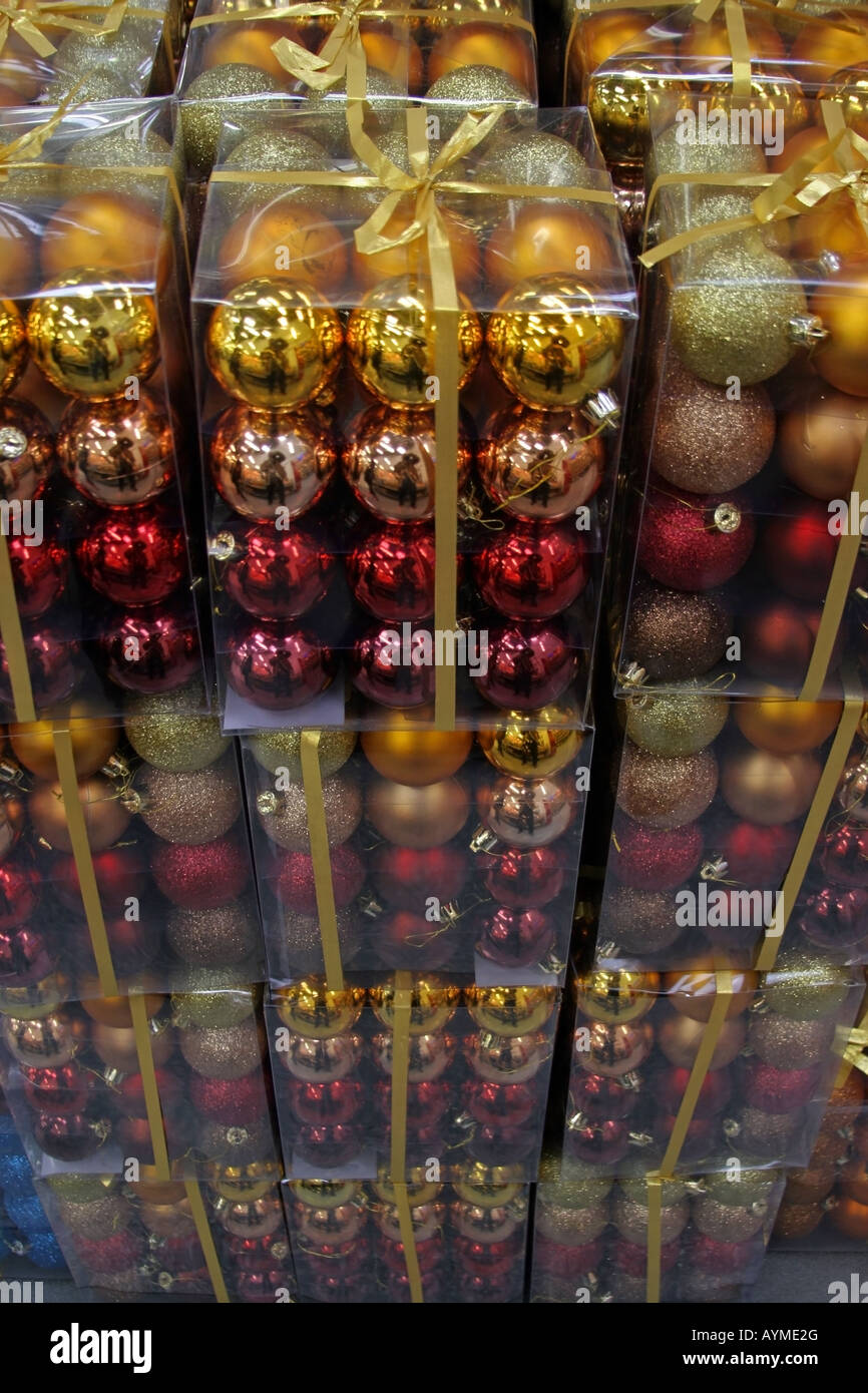 Dazzling christmas tree hi-res stock photography and images - Alamy