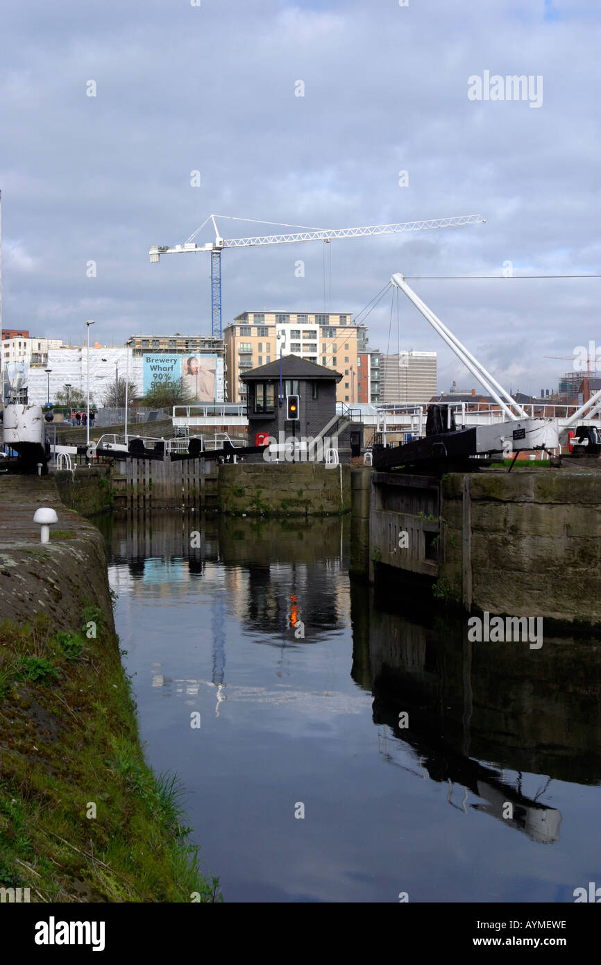 River Aire beside Royal Armouries with new pedestrian bridge from ...