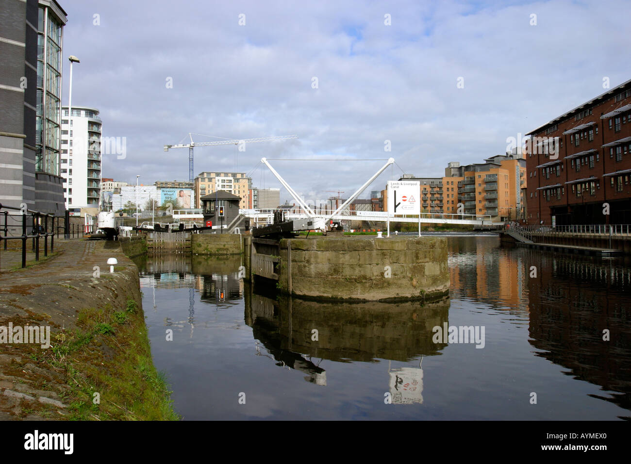 River Aire beside Royal Armouries with new pedestrian bridge from ...