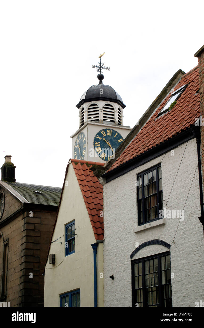 The east coast resort town of whitby hi-res stock photography and ...