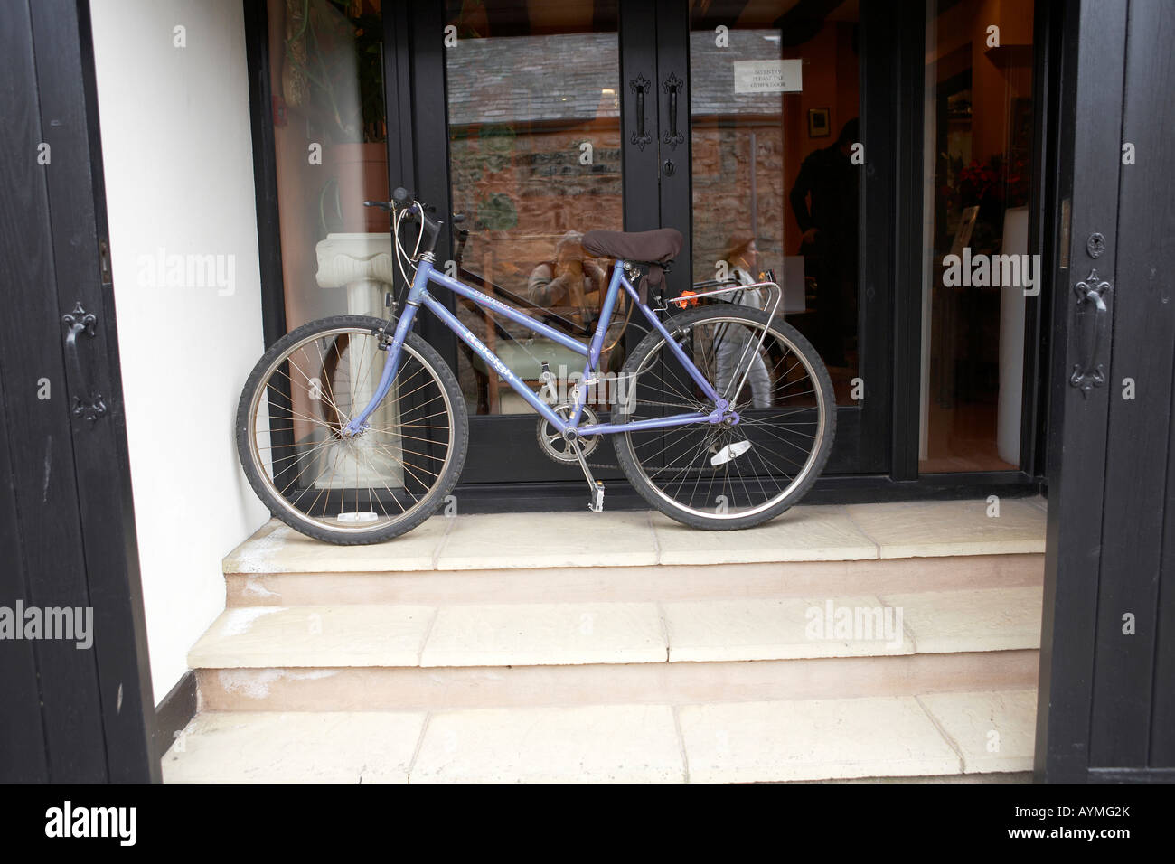 Bike in shop window hi-res stock photography and images - Alamy