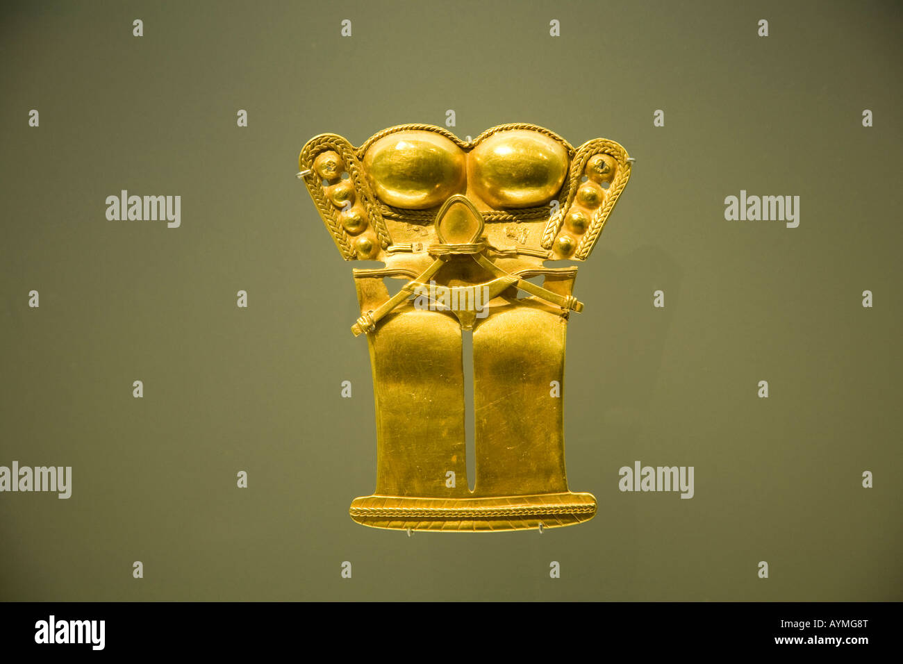 Pure gold figure in the gold museum in Bogotá Stock Photo - Alamy