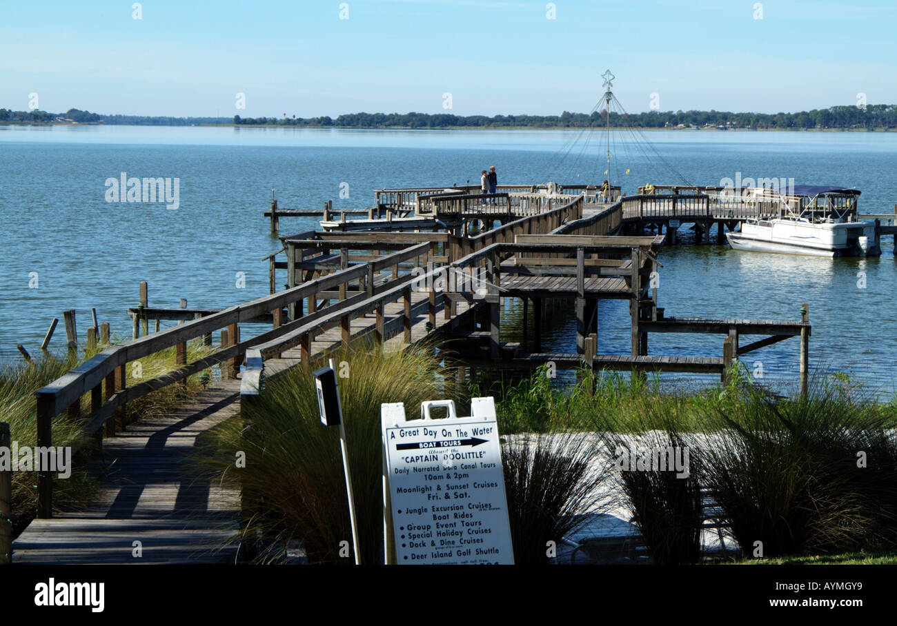 Lake Dora at Mount Dora in central Florida USA. Wooden boardwalk Stock ...