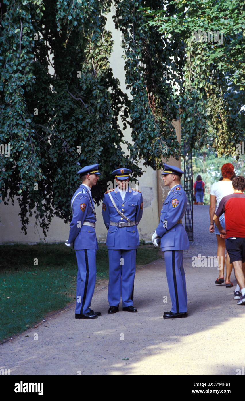 Castle guards hi-res stock photography and images - Alamy