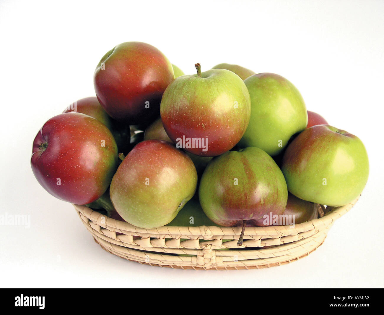 Aepfel in einem Korb Stock Photo - Alamy