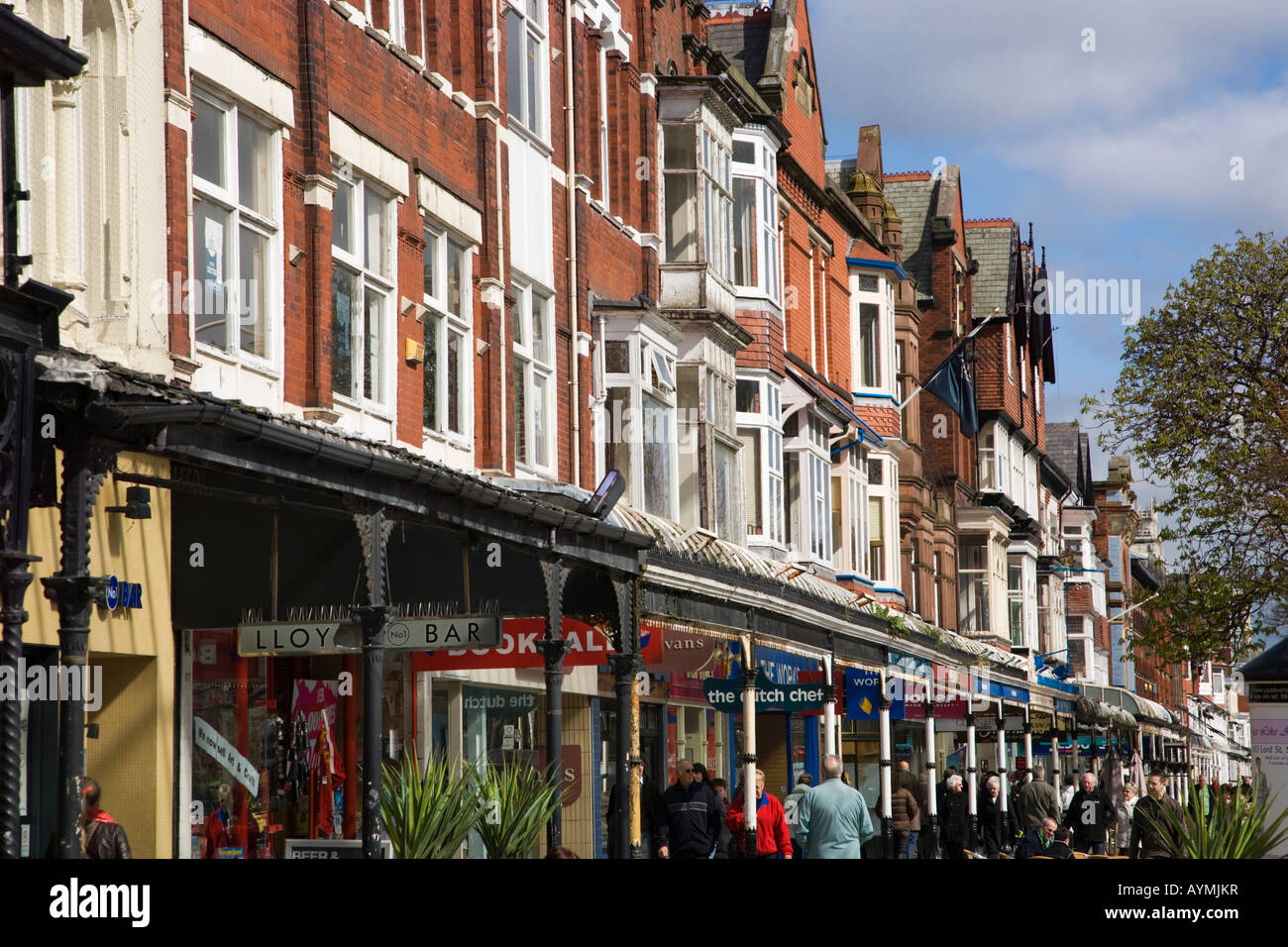 Shopping in southport hi-res stock photography and images - Alamy