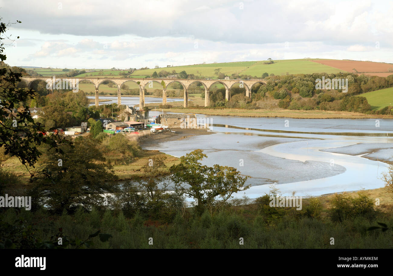 Calstock railway viaduct across the river Tamar, Cornwall, UK Stock ...
