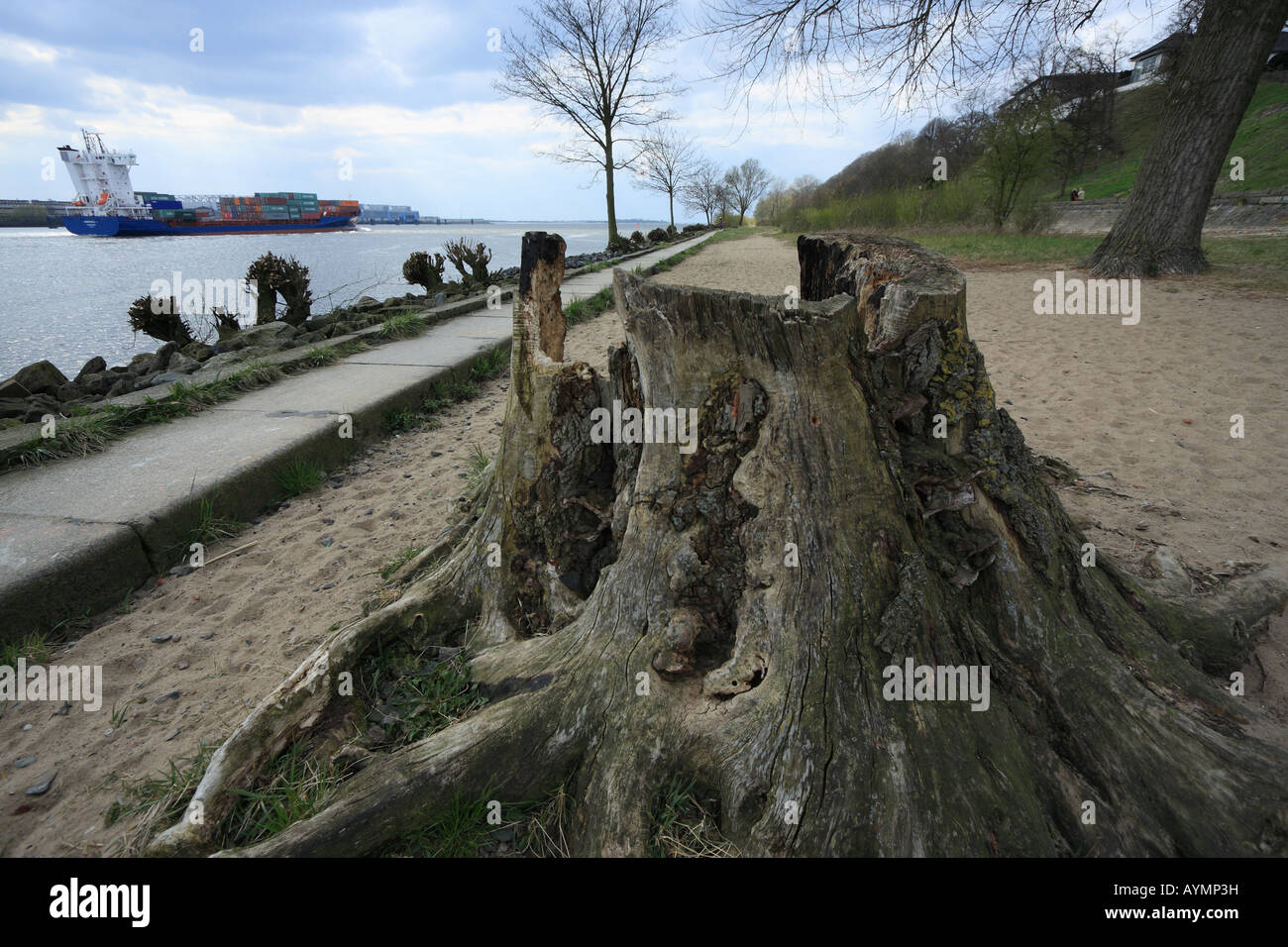 Imposing ship hi-res stock photography and images - Alamy