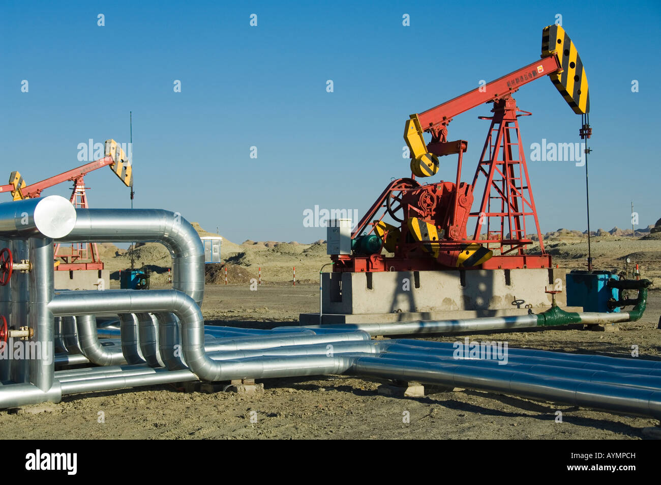 Oil wells in gobi desert hi-res stock photography and images - Alamy