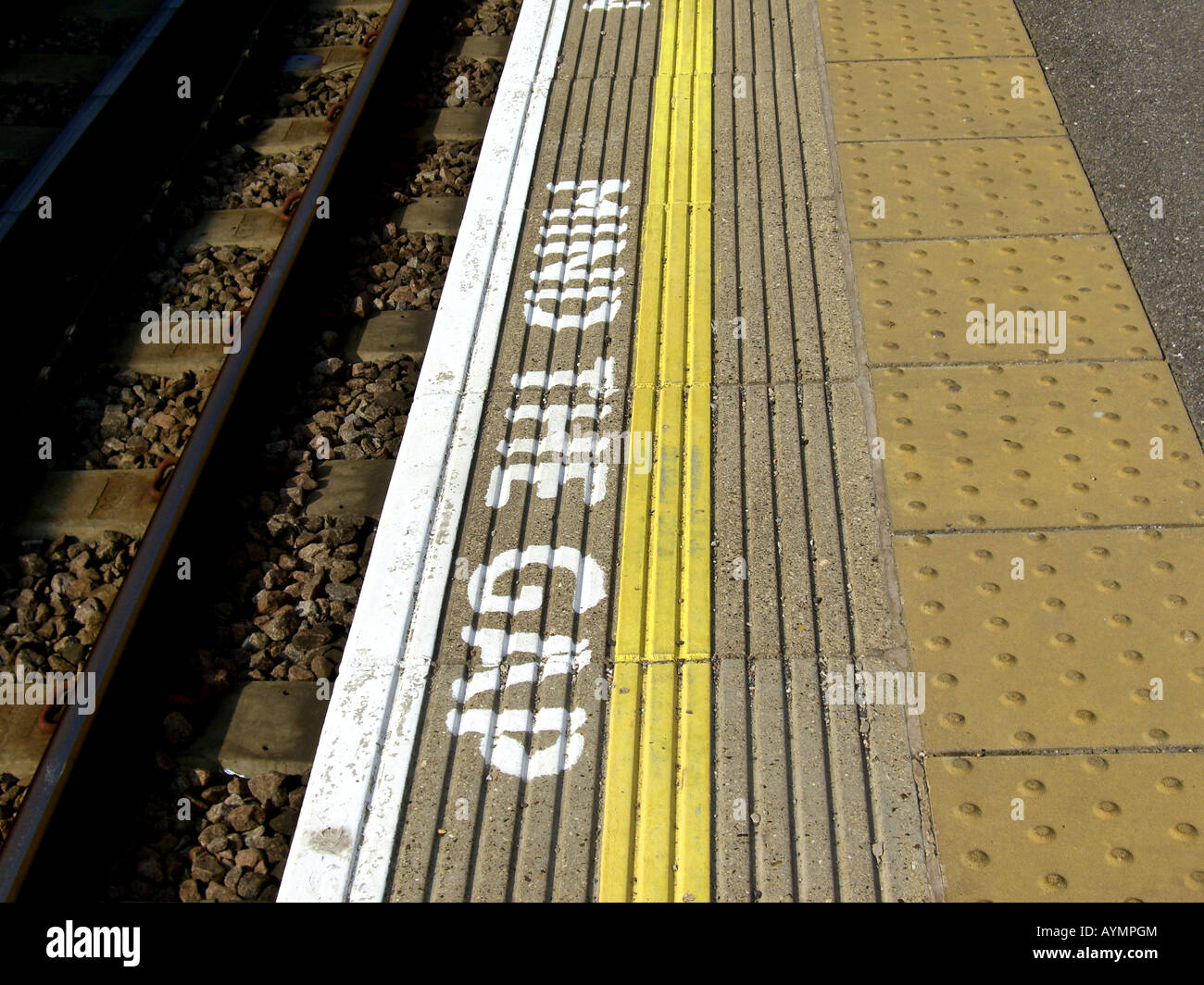 Tube line tracks hi-res stock photography and images - Alamy