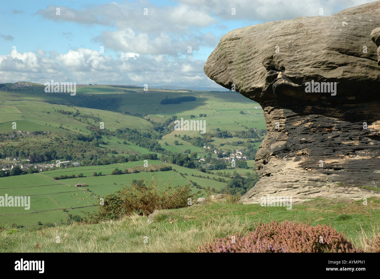 Curbar Edge in the Peak District National Park, Derbyshire Stock Photo ...