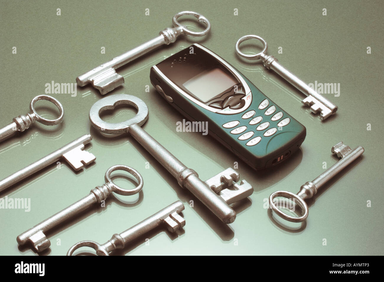 Skeleton cell phone hi-res stock photography and images - Alamy