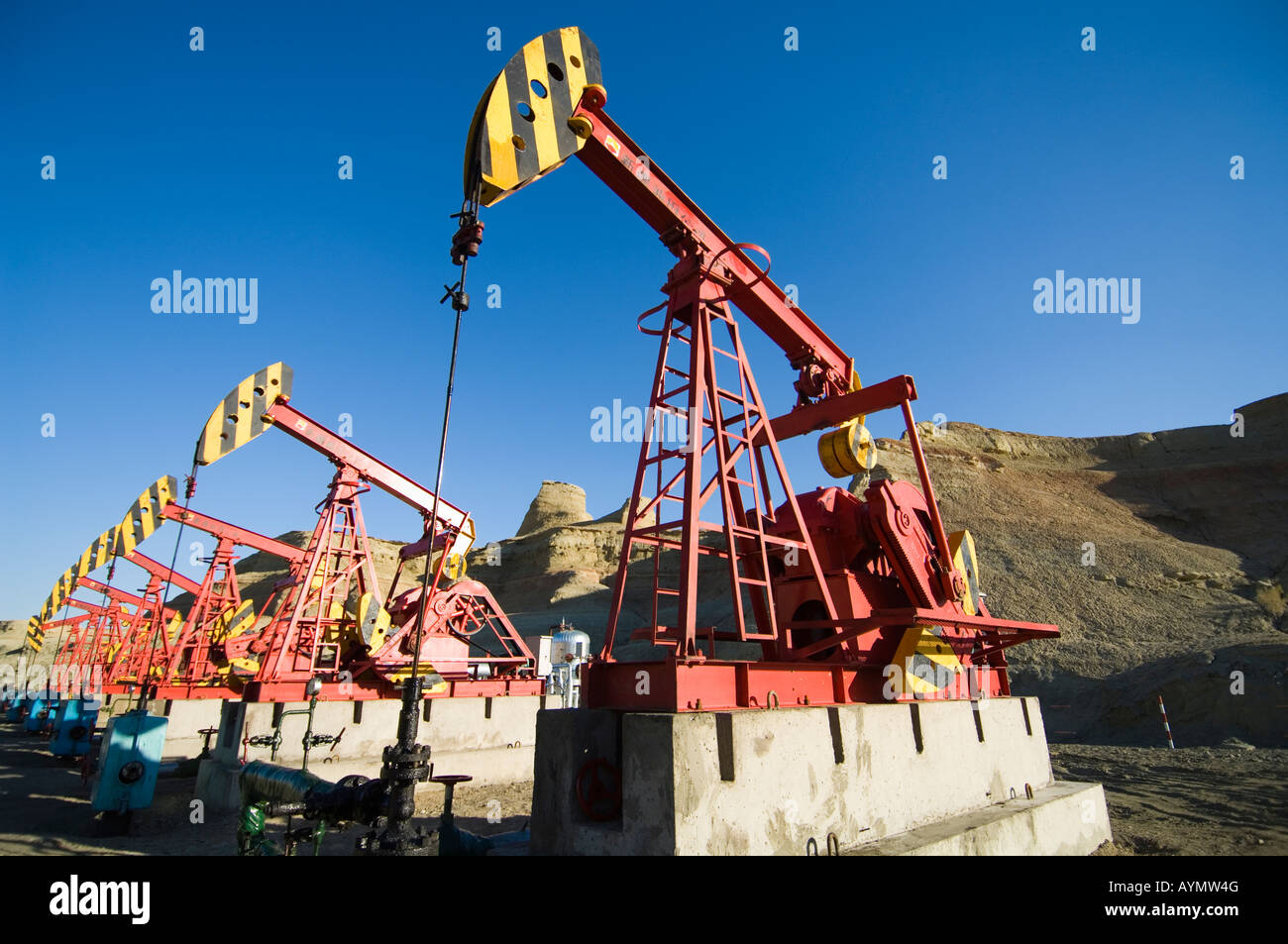 Oil Wells in the Gobi Desert in China Stock Photo - Alamy