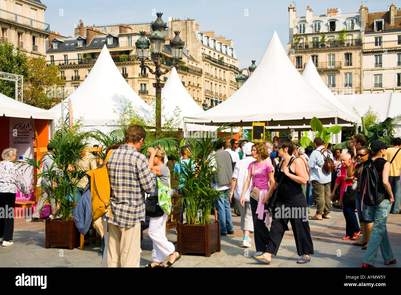 Street market in Paris Stock Photo - Alamy