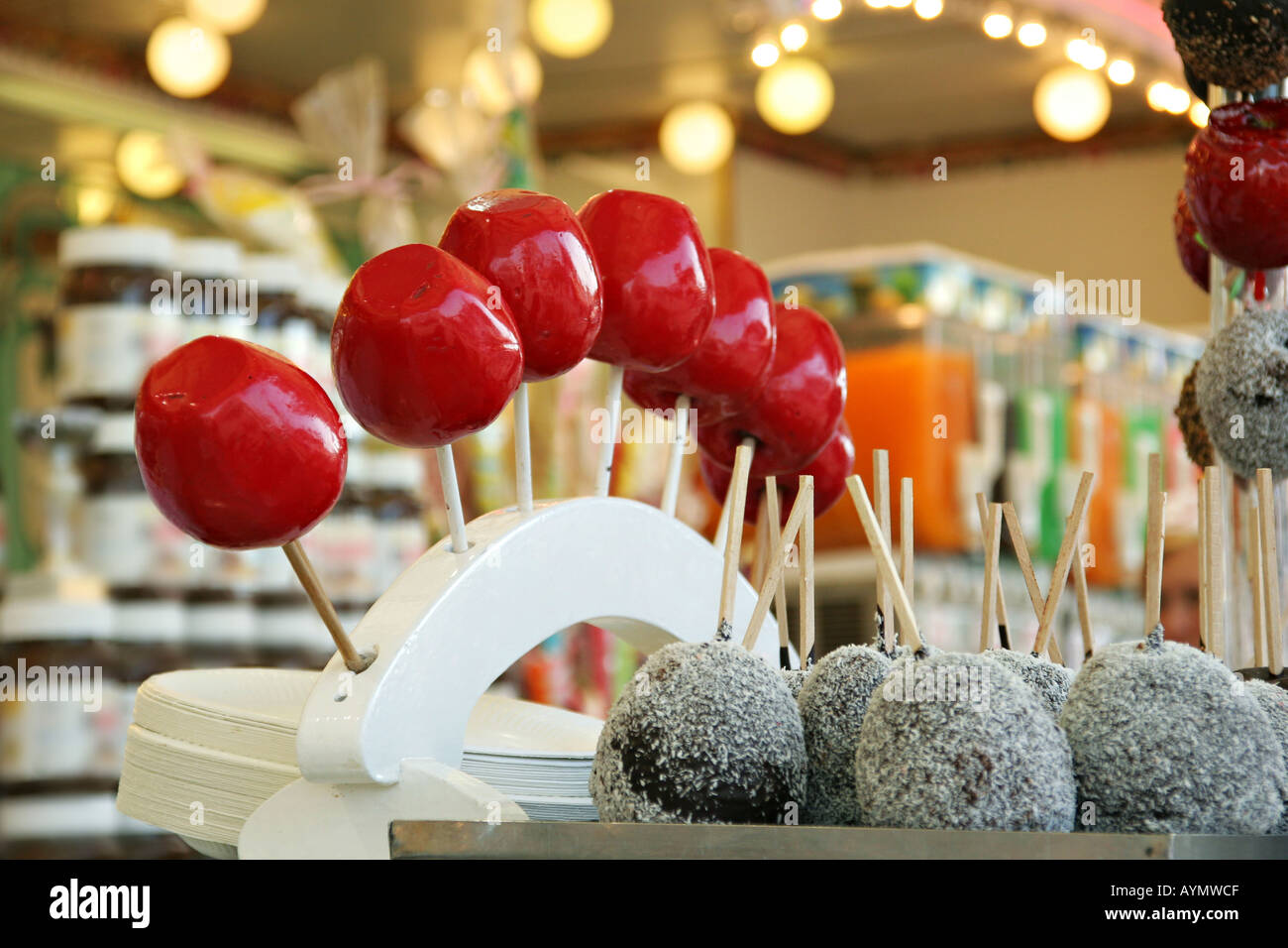 Candy apples hi-res stock photography and images - Alamy