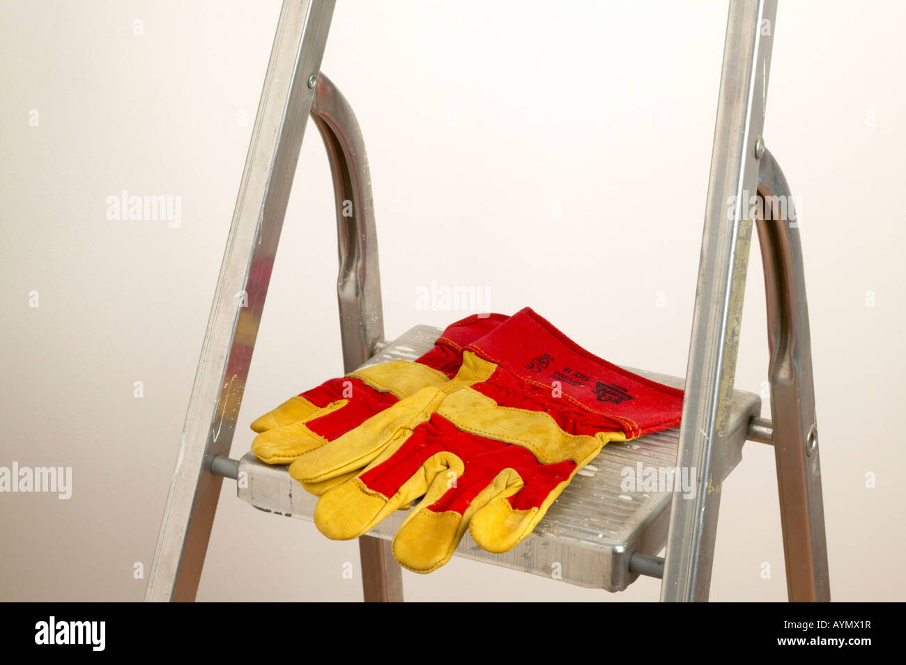 Construction Rigger safety Gloves step ladder Stock Photo - Alamy