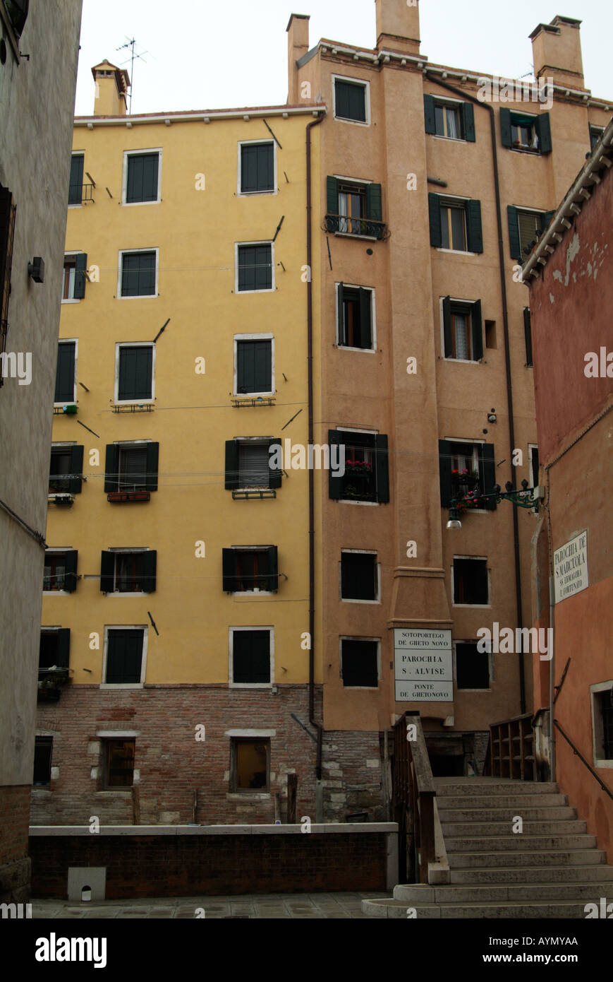 Buildings in Old Jewish ghetto in Venice Stock Photo - Alamy