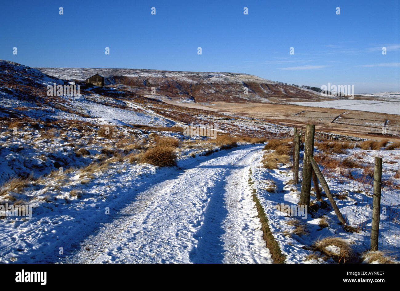 Peak district cottage, winter hi-res stock photography and images - Alamy