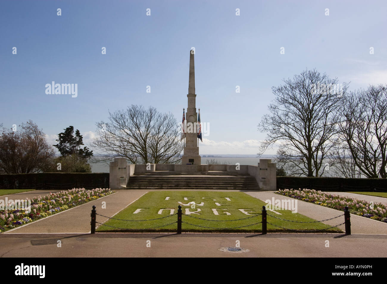 War memorial Southend on Sea with lest we forget on grass lawn Stock ...