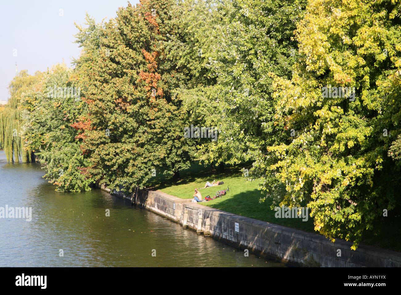 Berlin ufer leute hi-res stock photography and images - Alamy